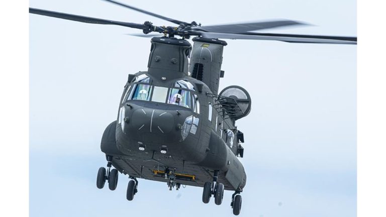 Boeing Delivers First CH-47F Block II Chinook Aircraft to U.S. Army ...